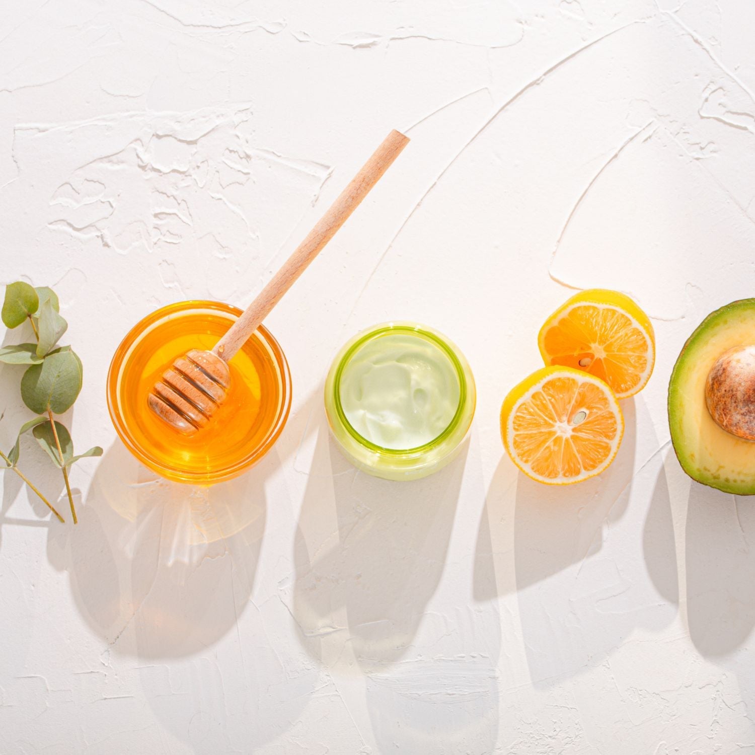 INGRÉDIENTS NATURELS POUR REDONNER À LA PEAU TOUT SON ÉCLAT